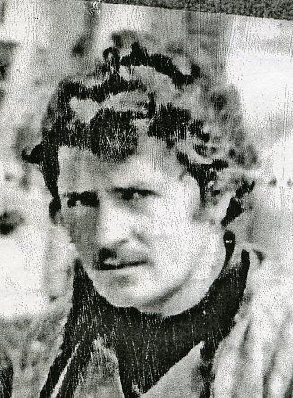 Refik Cela — ນັກສືບກະເປົາເດີນທາງ